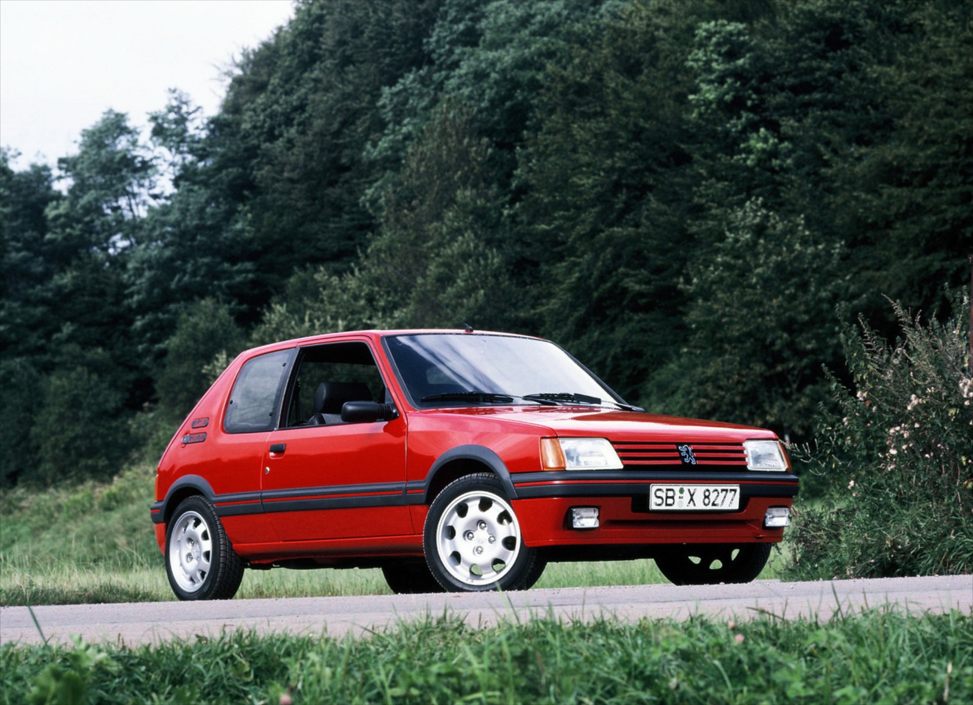 VW Golf GTI & Peugeot 205 GTI - Η αστική τάξη πάει αριστερά! - gocar.gr ...