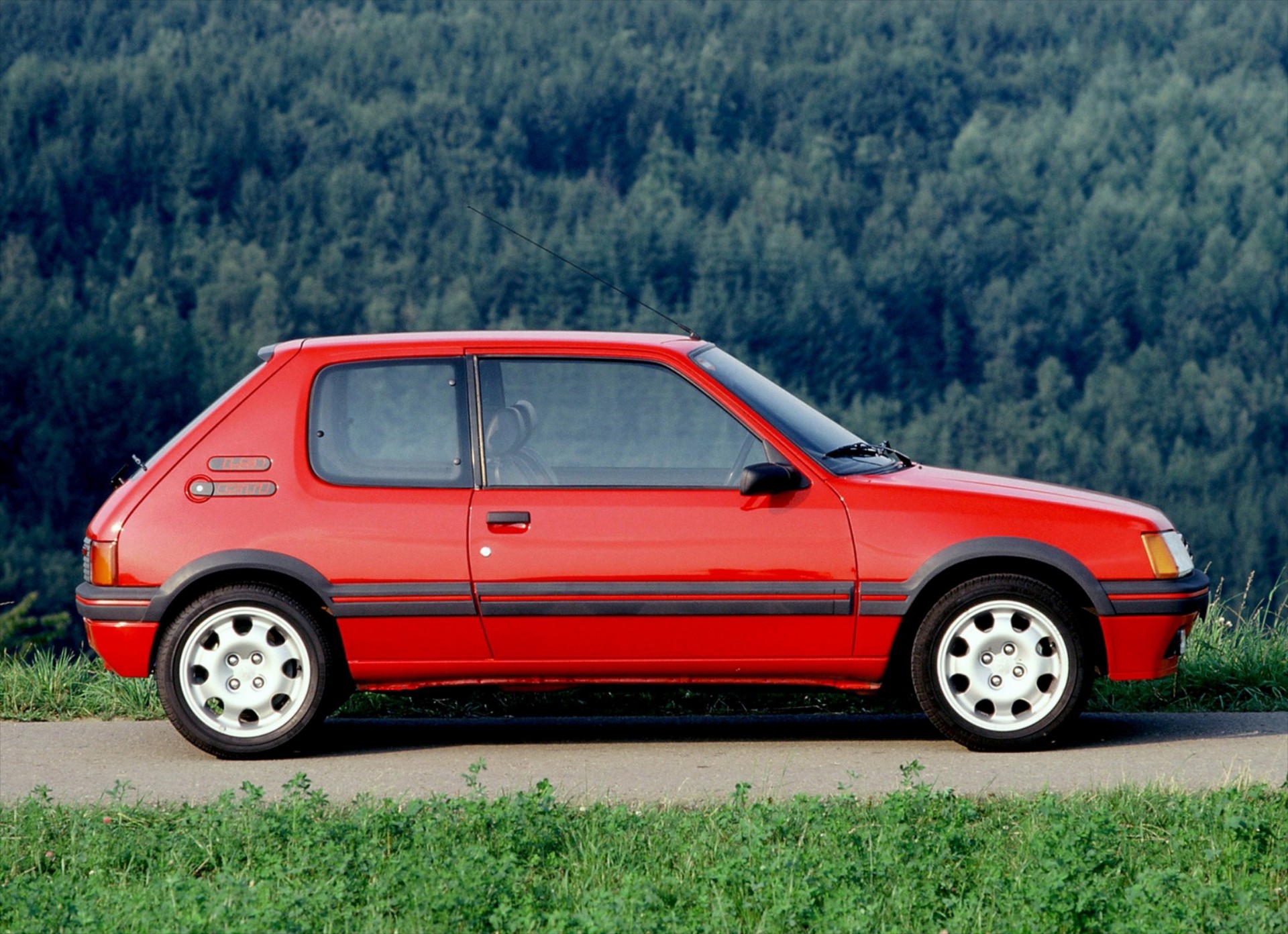 VW Golf GTI & Peugeot 205 GTI - Η αστική τάξη πάει αριστερά! - gocar.gr ...