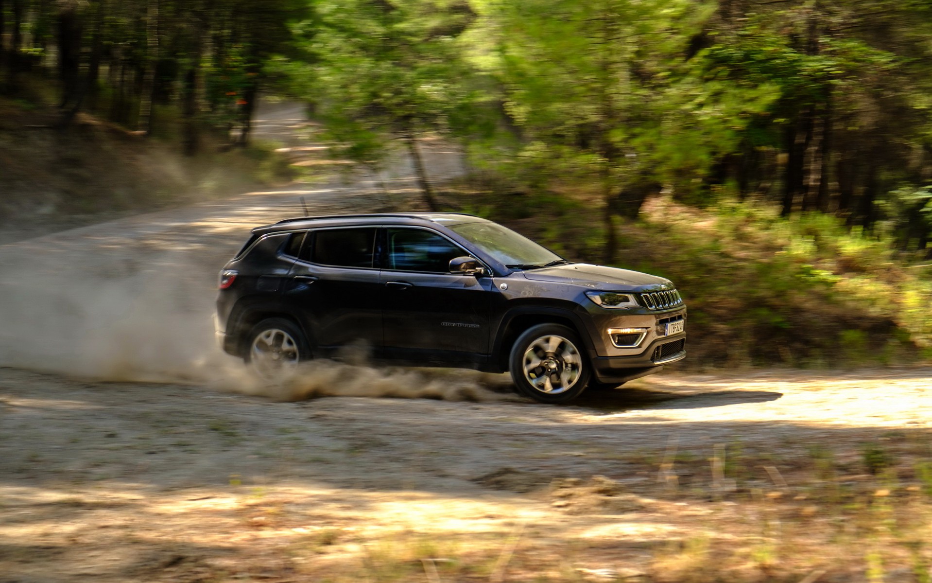 ON & OFF ROAD ΔΥΝΑΤΟΤΗΤΕΣ: Jeep Compass - Το Compass προσφέρει όλα τα ...