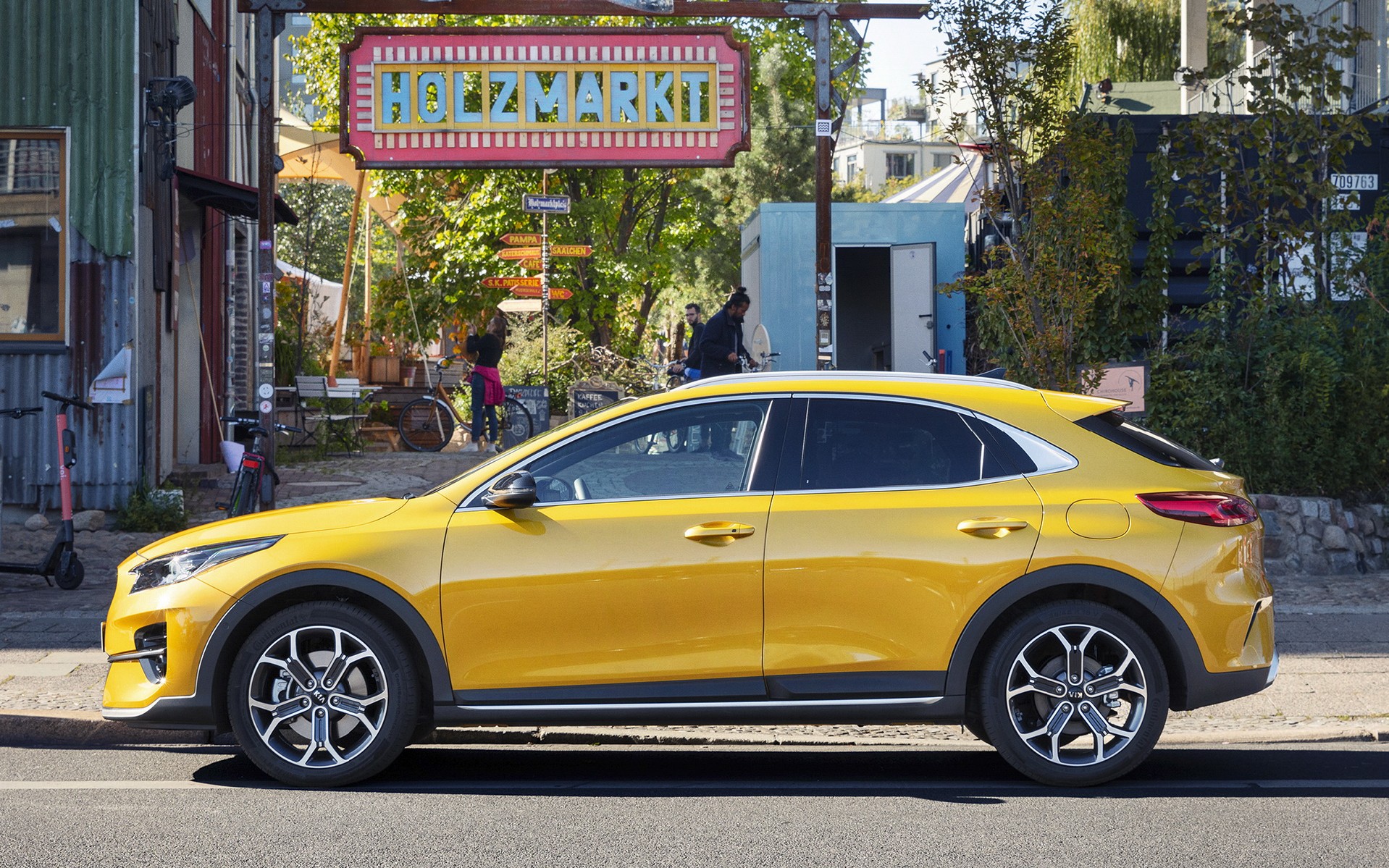 NEO KIA XCEED. 3 πρόσωπα - 1 αυτοκίνητο! - Ένα high-tech Crossover ...