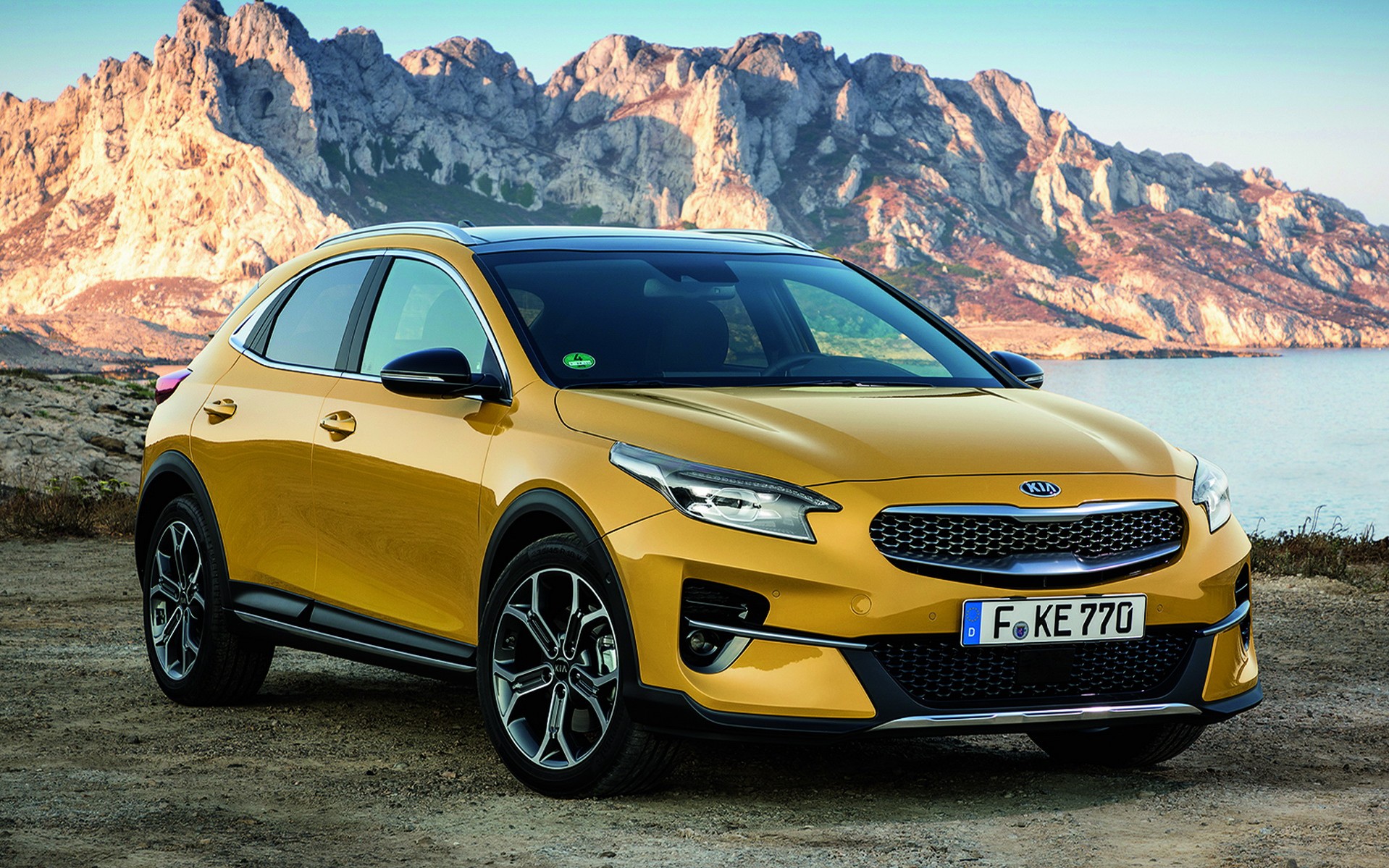 NEO KIA XCEED. 3 πρόσωπα - 1 αυτοκίνητο! - Ένα high-tech Crossover ...