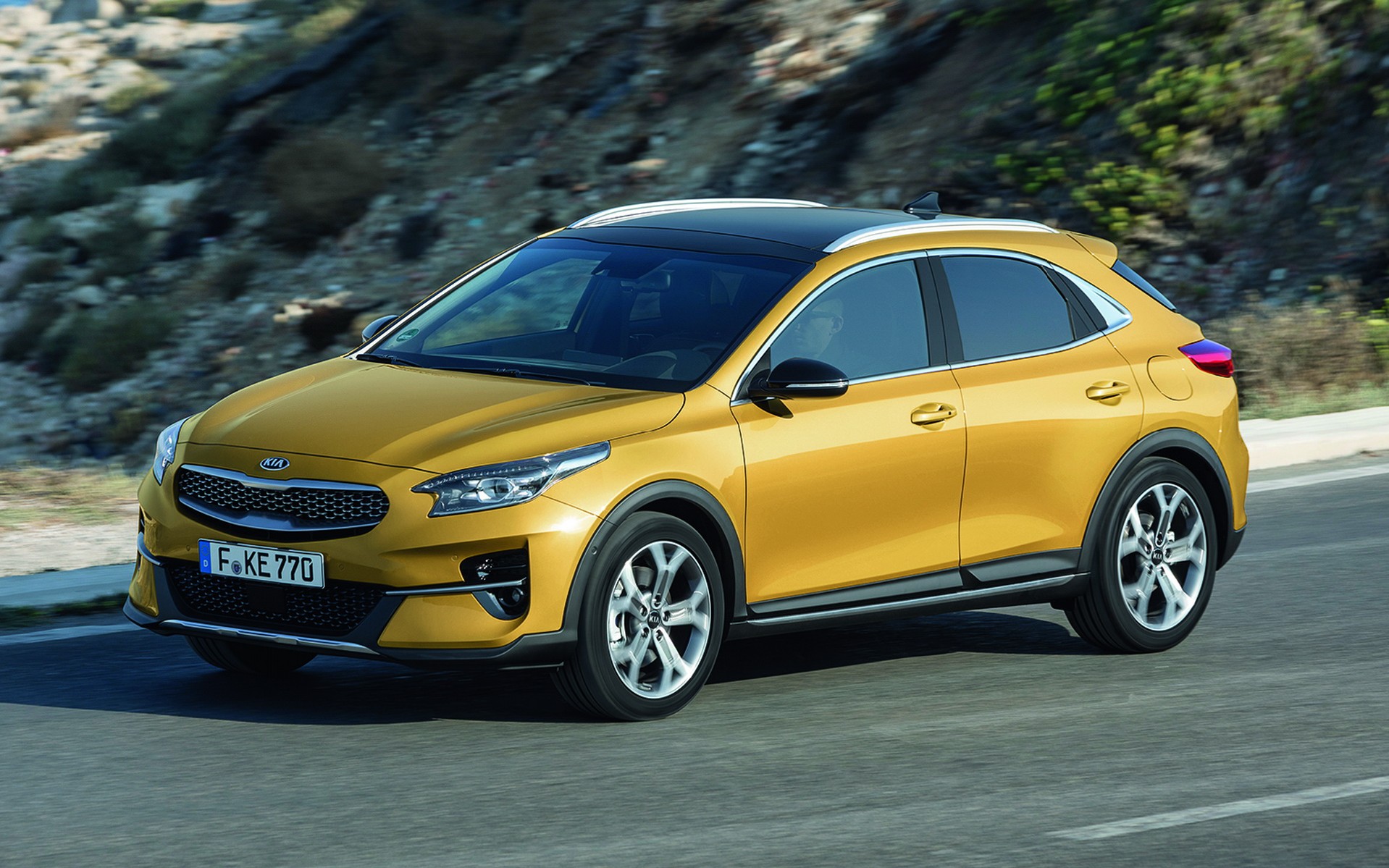 NEO KIA XCEED. 3 πρόσωπα - 1 αυτοκίνητο! - Ένα high-tech Crossover ...